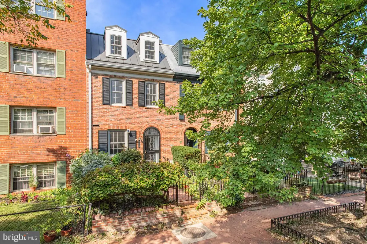 213 9th St Se, WASHINGTON, DC 20003 | Move Up with ERA