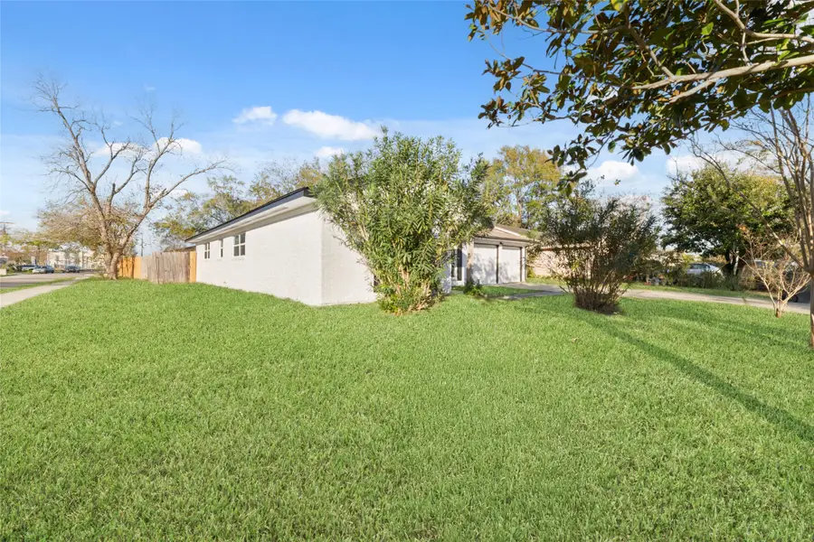 11434 Sharpview Drive, Houston, TX 77072 | Move Up with ERA