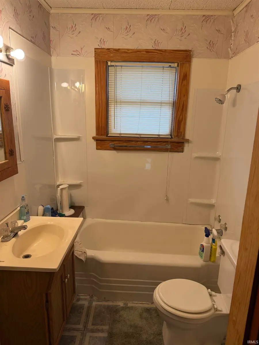 3208 S Monroe Street, Fort Wayne, IN 46806 | Move Up with ERA