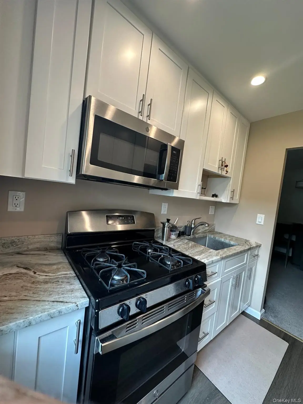 5 Oakdale Manor #B14, Suffern, NY 10901 | Move Up with ERA