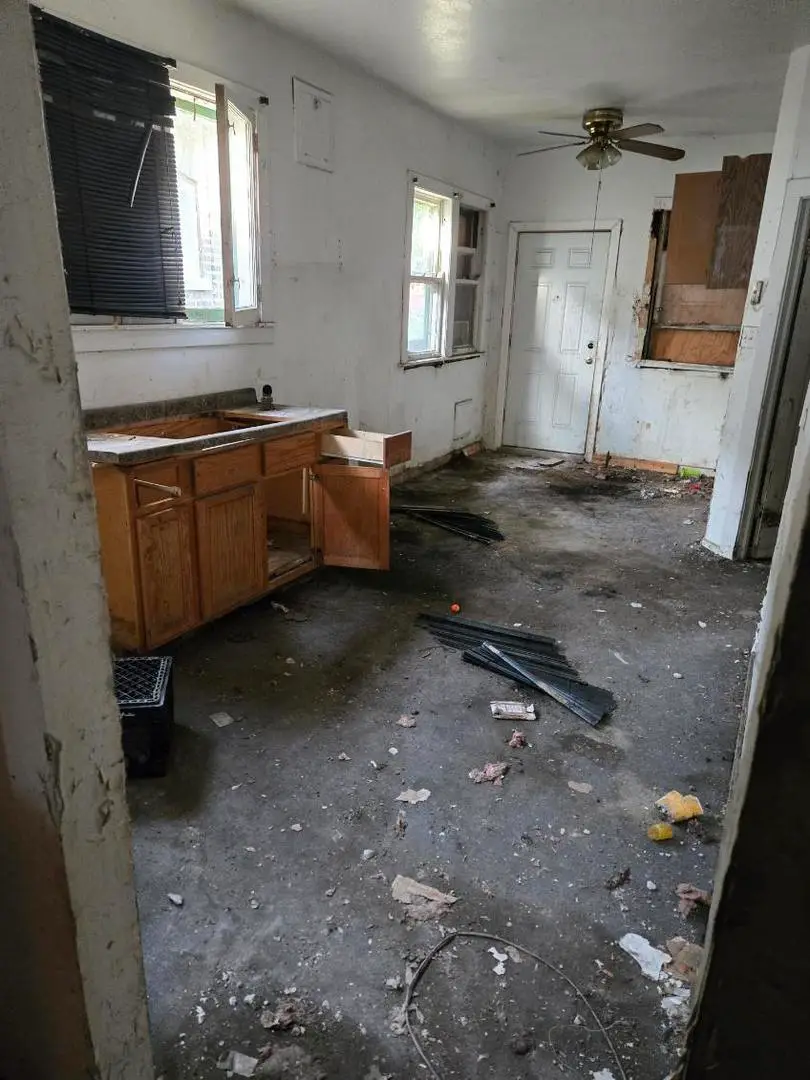 8350 S Green Street, Chicago, IL 60620 | Move Up with ERA