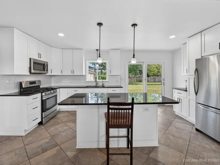 909 Northfield Avenue, Harvard, IL 60033 | Move Up with ERA