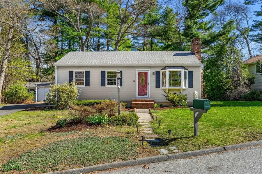 5 Pershing Ave, Acushnet, MA 02743 | Move Up with ERA