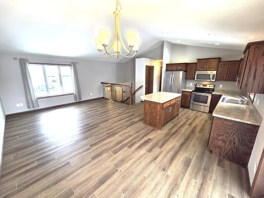 271 Greenway Drive, Delano, MN 55328 | Move Up with ERA