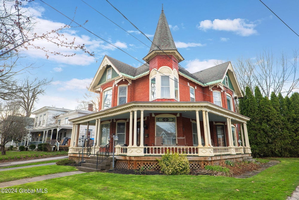 425 W Main Street, Cobleskill Village, NY 12043 - ERA