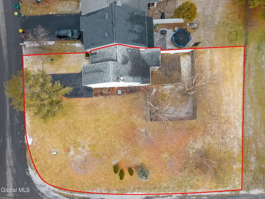 2 Carriage Road, Clifton Park, NY 12065 | Move Up with ERA