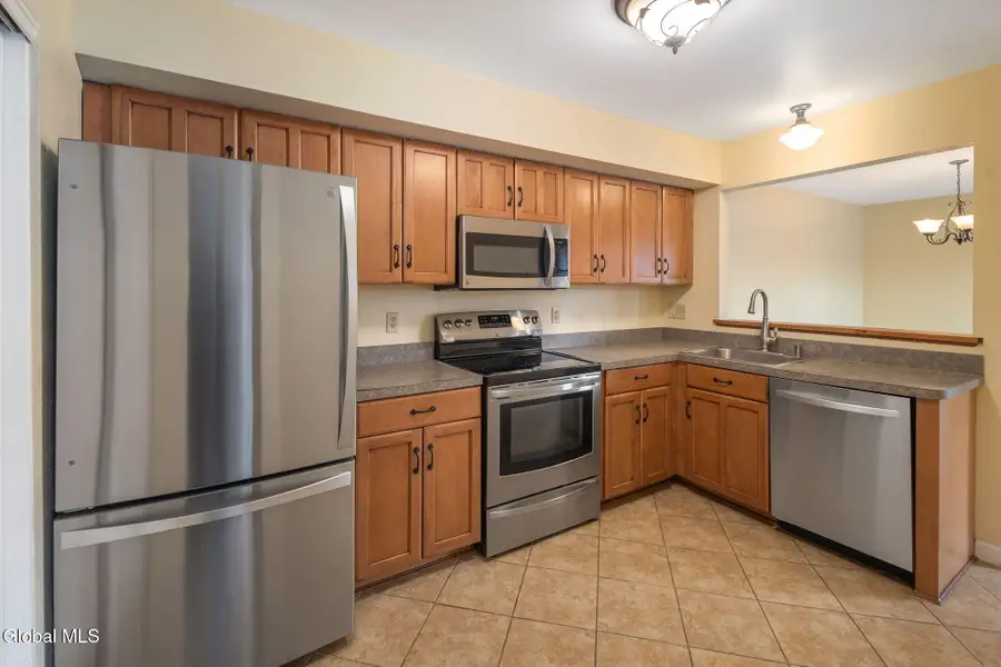 2 Carriage Road, Clifton Park, NY 12065 | Move Up with ERA