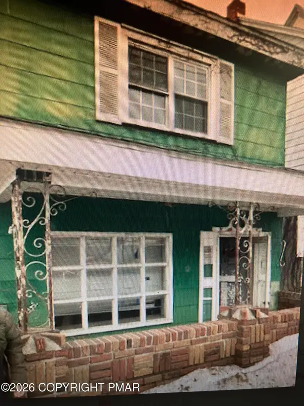 19 E Patterson St, LANSFORD, PA 18232 | Move Up with ERA