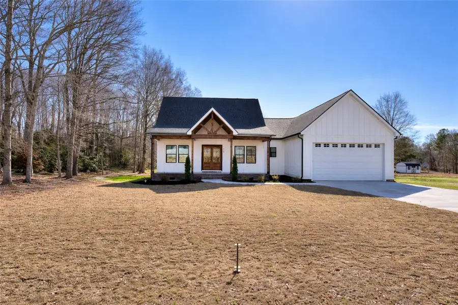 406 Edgewood Drive, Belton, SC 29627 | Move Up with ERA